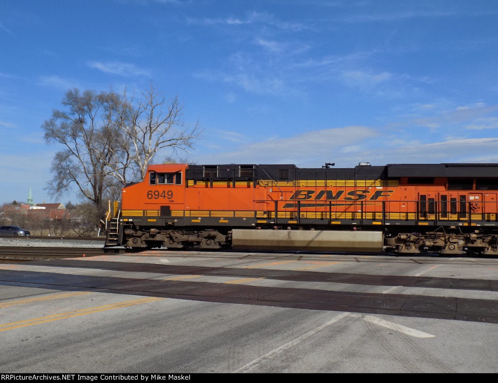 BNSF 6949
